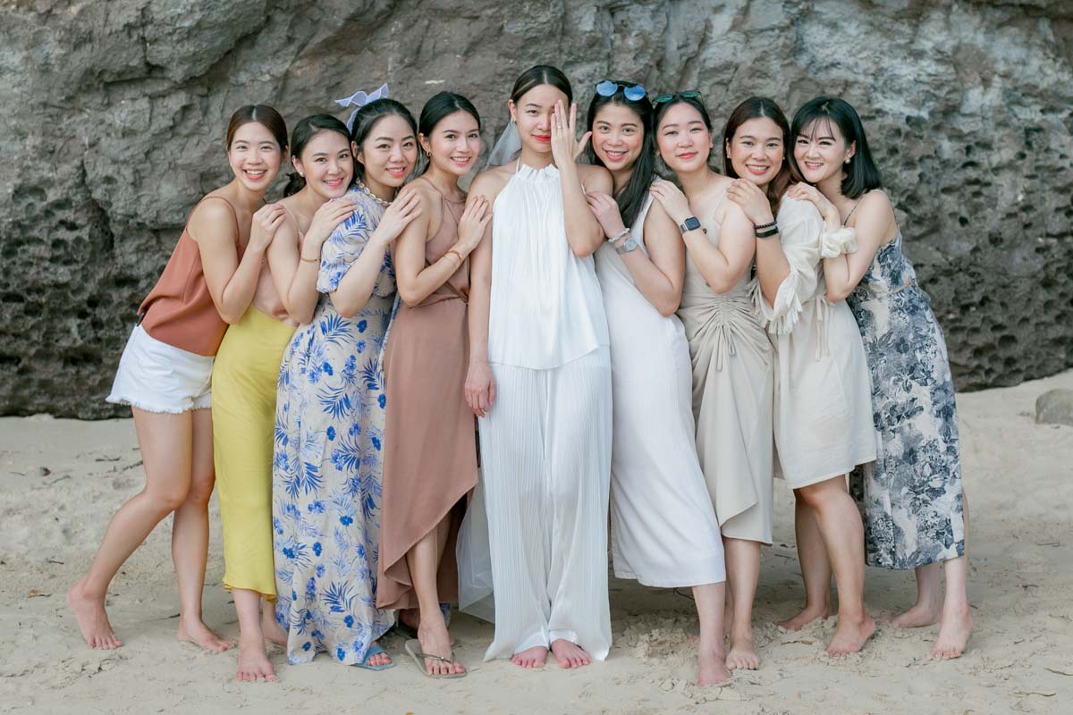 Friends Group Photography - LocalThaiGrapher